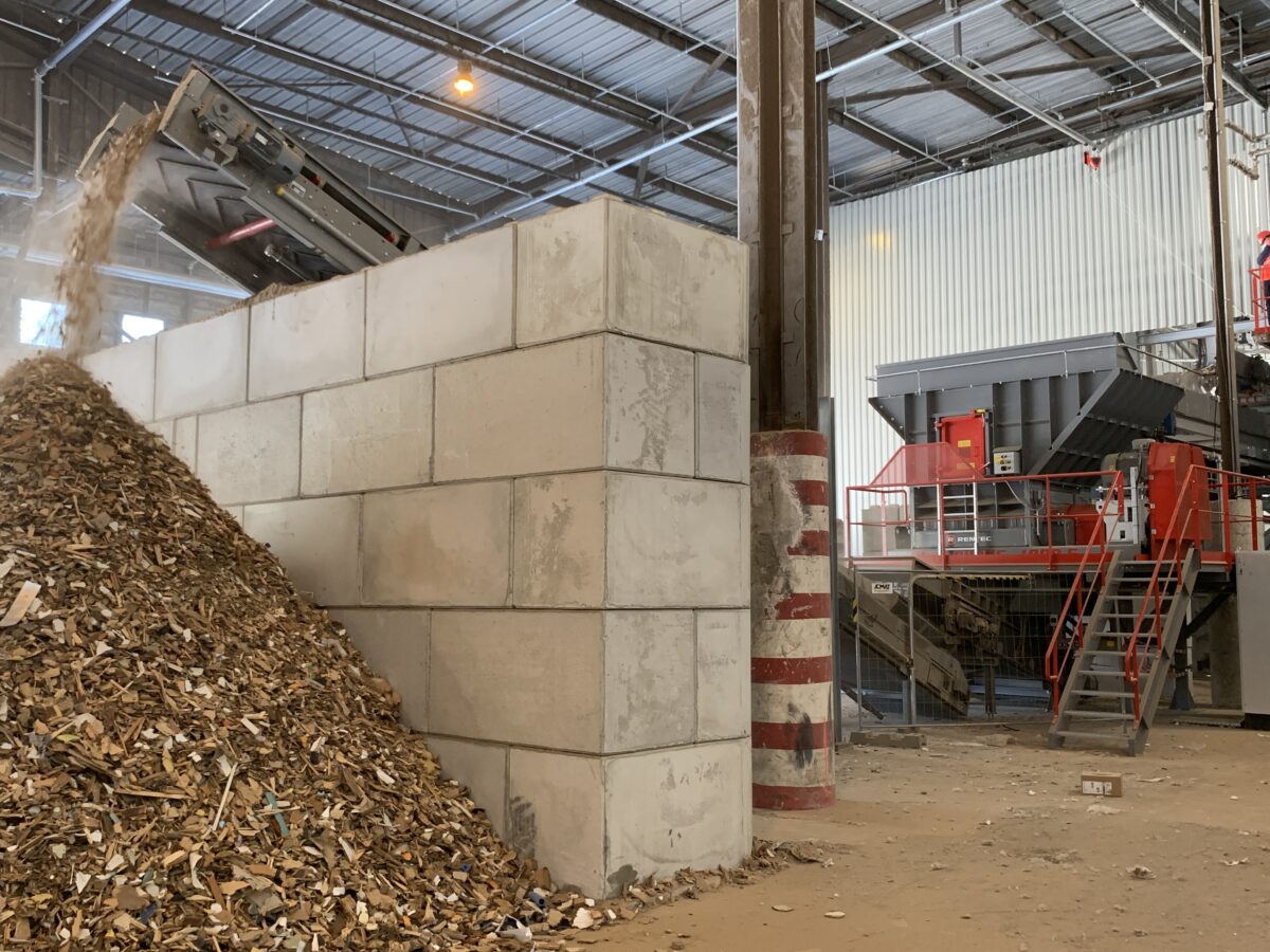 Now in France : fully electric DINOSAURUS 1800 S shredder | News | Rentec